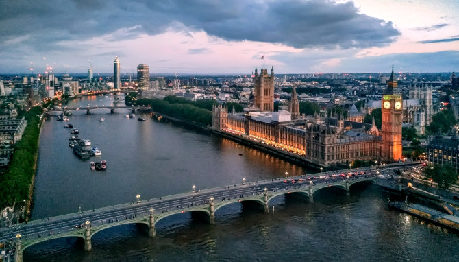 View photos and videos from the sky | SkyPixel.com